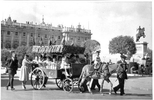 El burro Perico en la Plaza de Oriente. - Caminando por Madrid